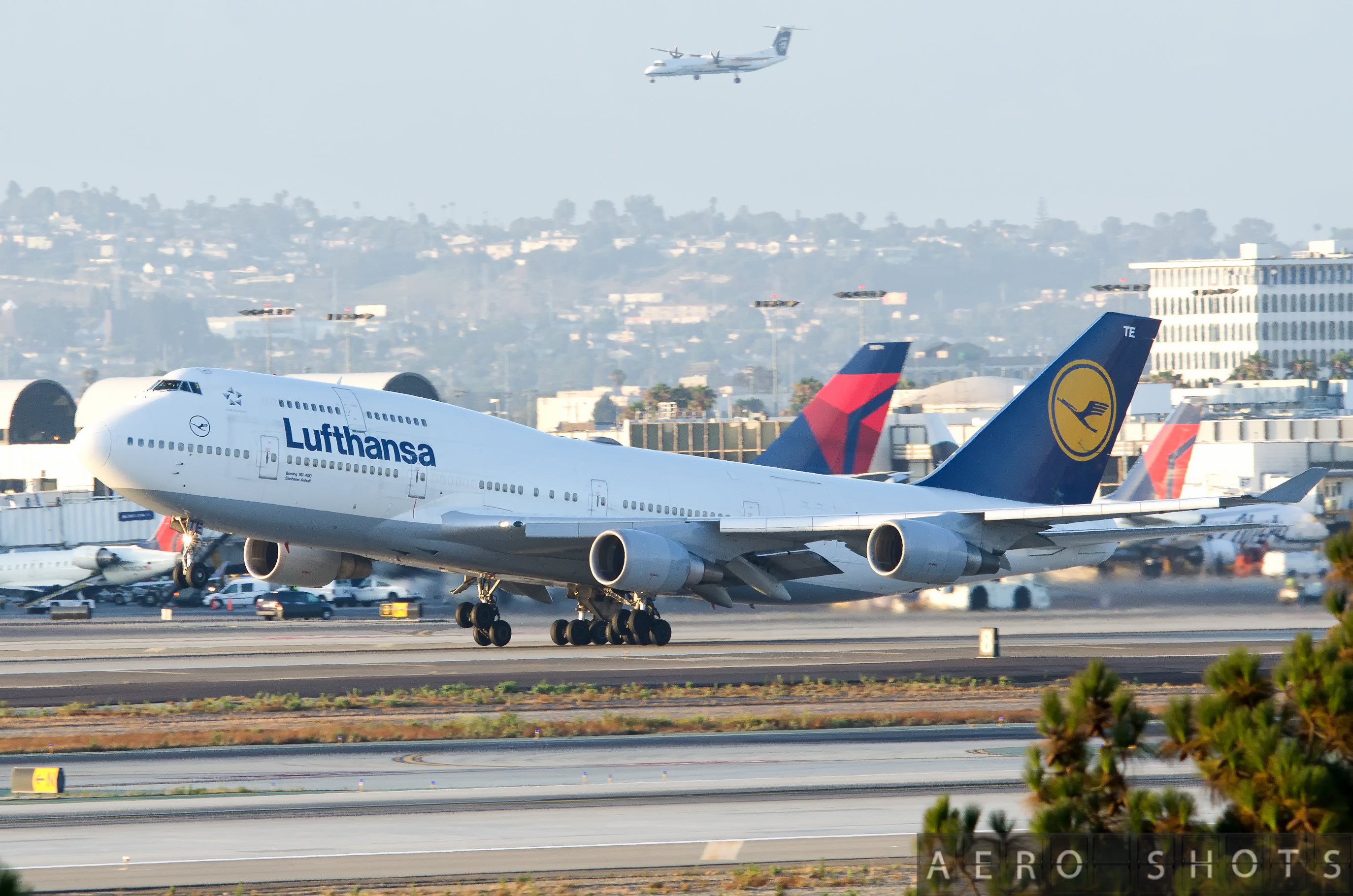 Lufthansa 747-400 - Aero-Shots